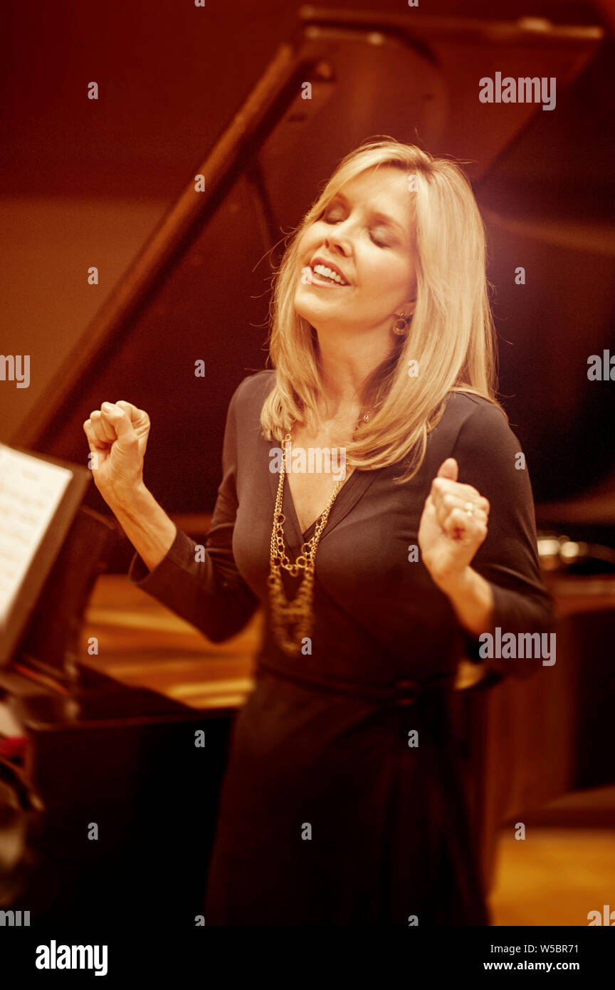 Beautiful musician hi-res stock photography and images - Alamy