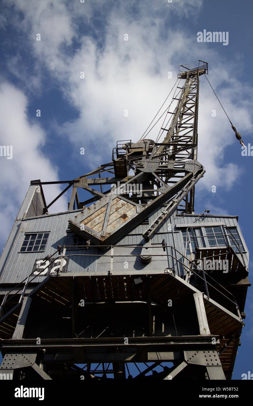 Dockside cranes hi-res stock photography and images - Alamy