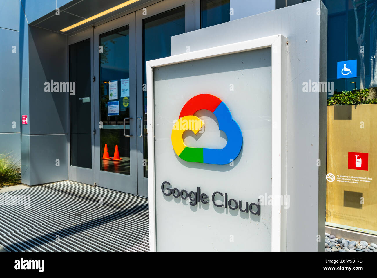 Google offices copy hi-res stock photography and images - Alamy