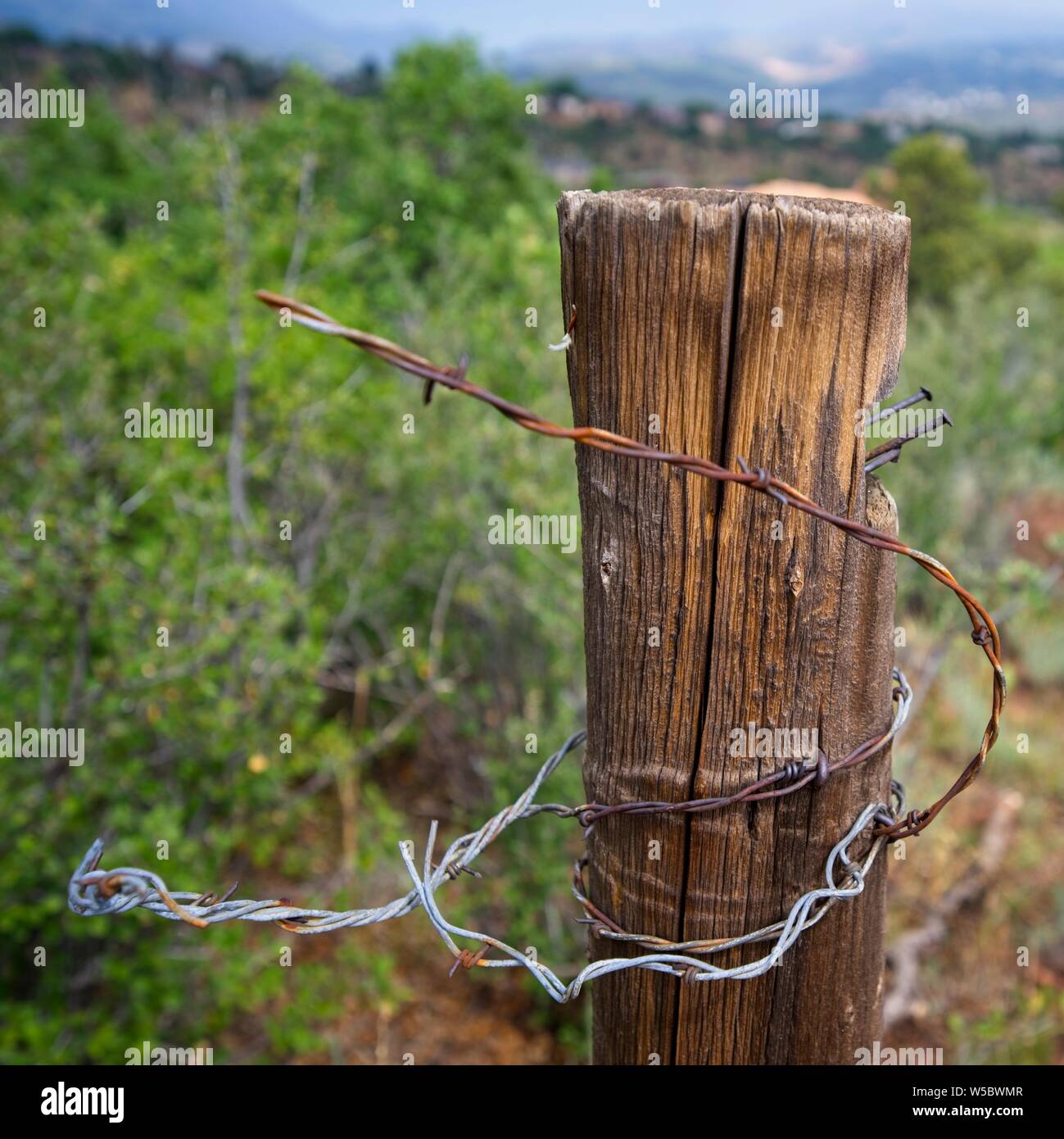 Rustic post hi-res stock photography and images - Alamy