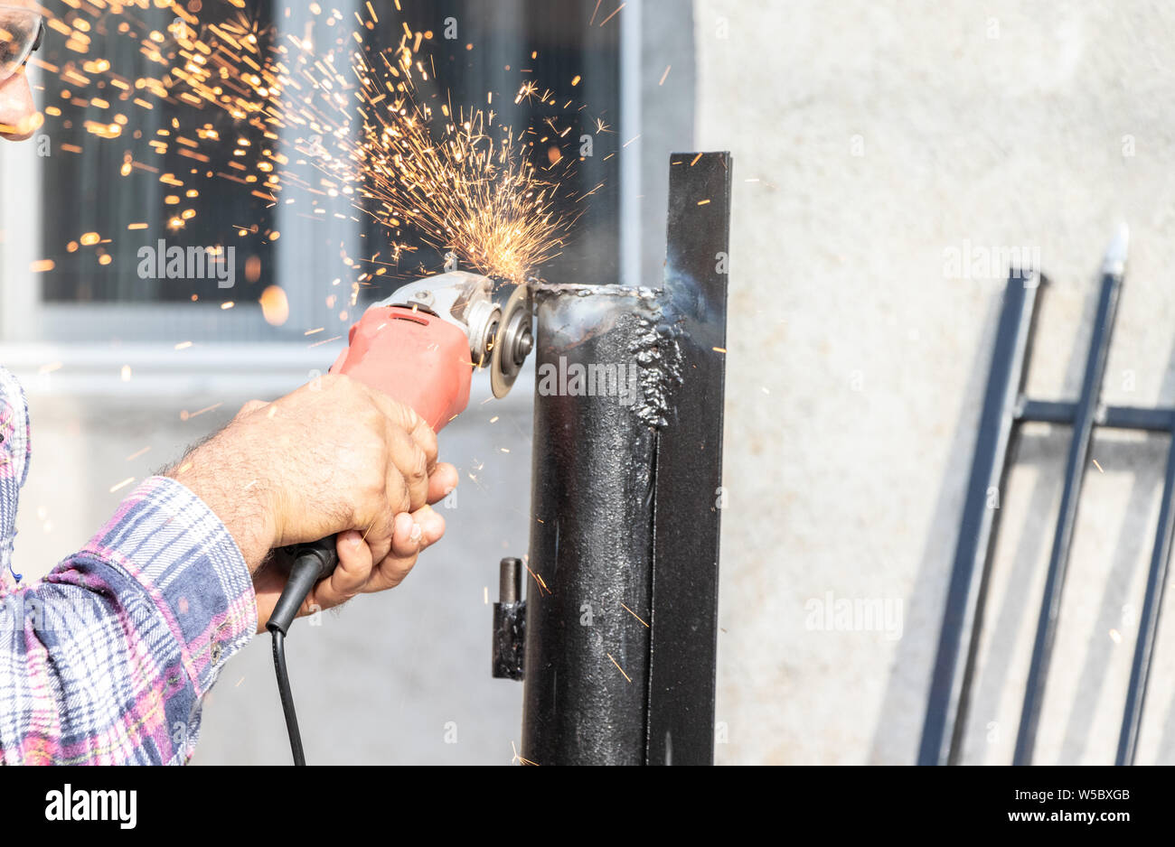 Welding and grinding unprotected Stock Photo - Alamy