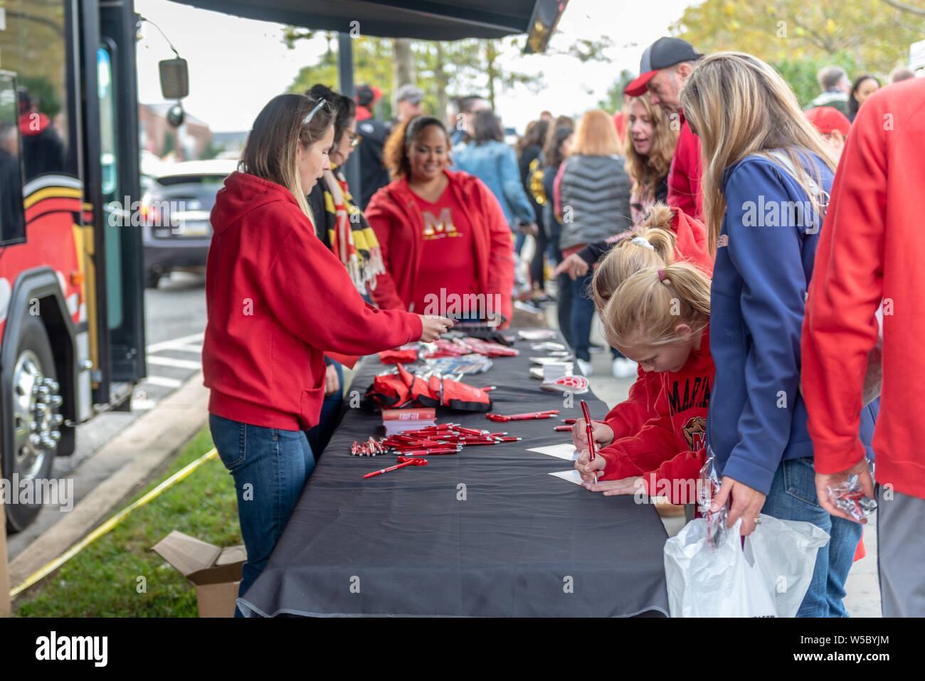 College tailgate hi-res stock photography and images - Alamy