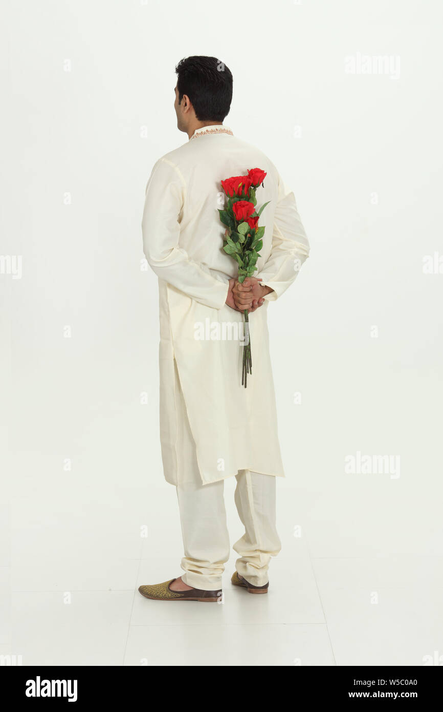 Man Holding Bouquet of Roses Behind Back Stock Photo - Alamy
