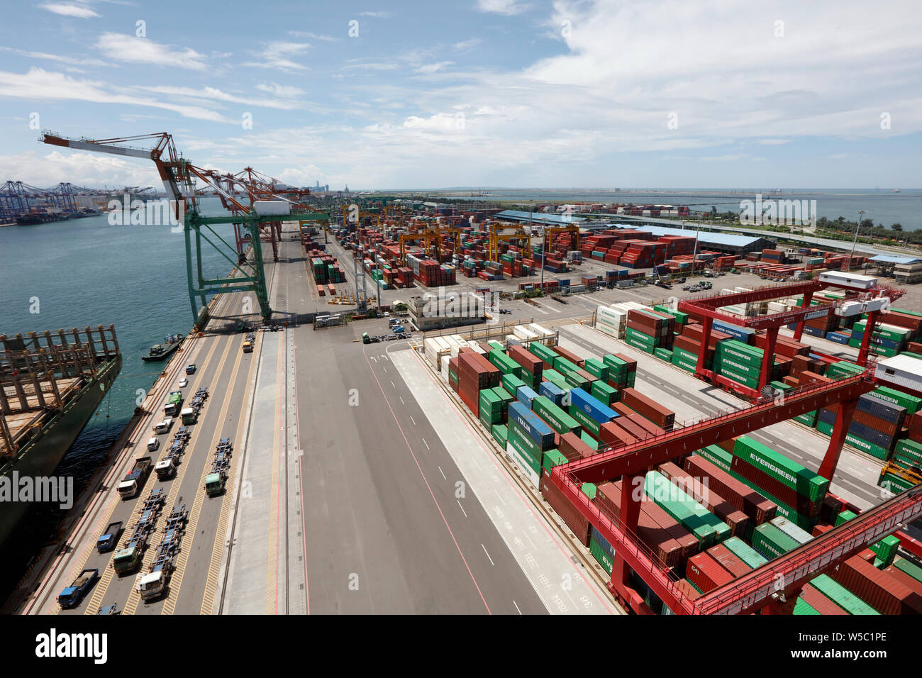 Gantry crane and portal container crane work in Kaohsiung port, Taiwan ...