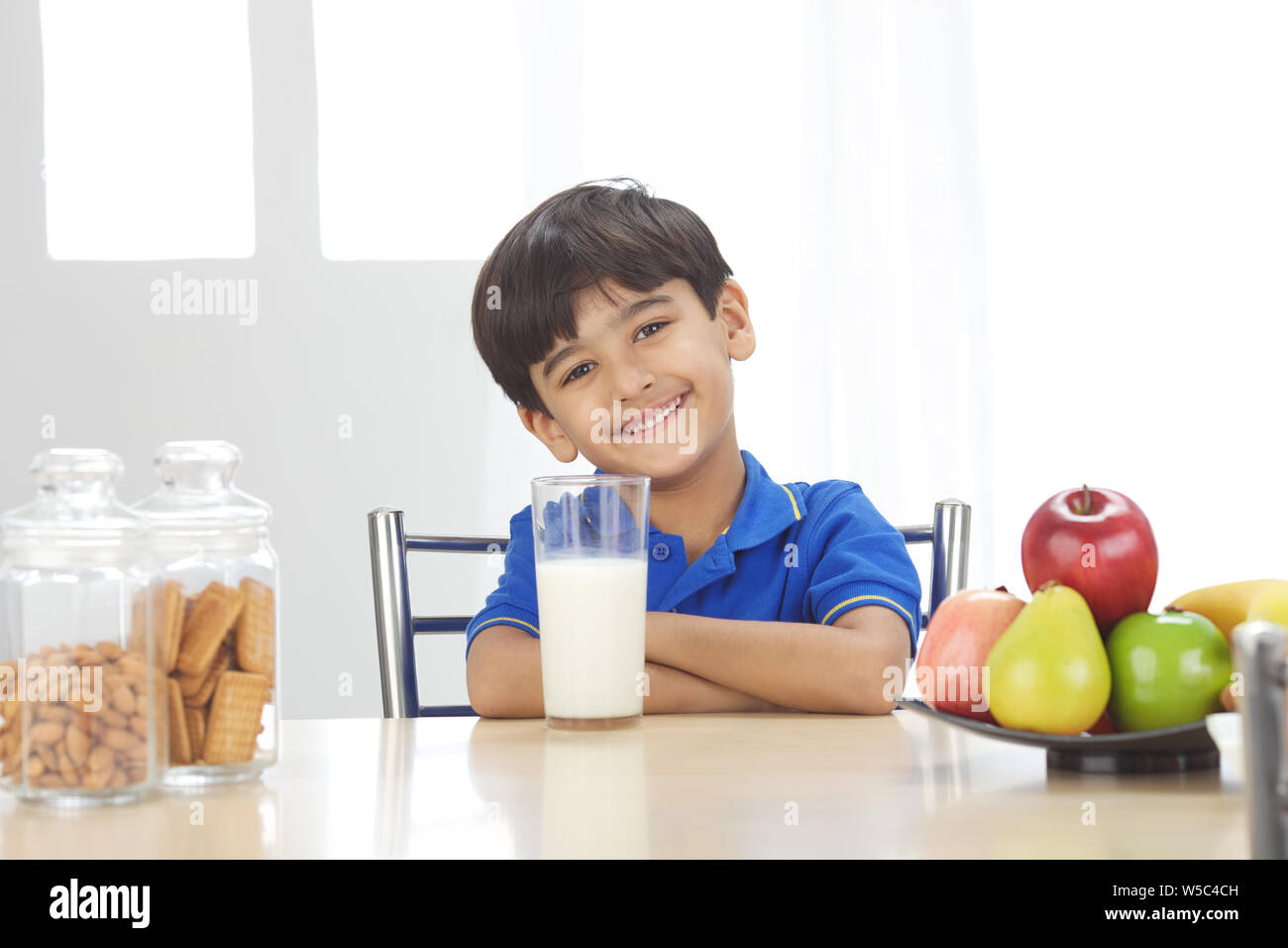 Boy having breakfast Stock Photo - Alamy