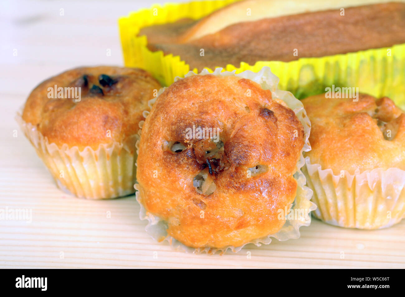 Muffin display hi-res stock photography and images - Alamy