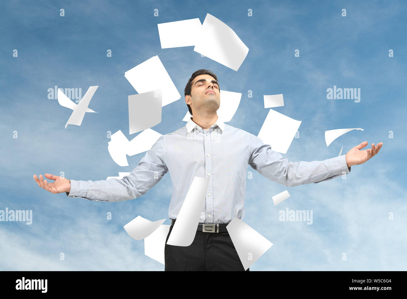 Papers falling hi-res stock photography and images - Alamy