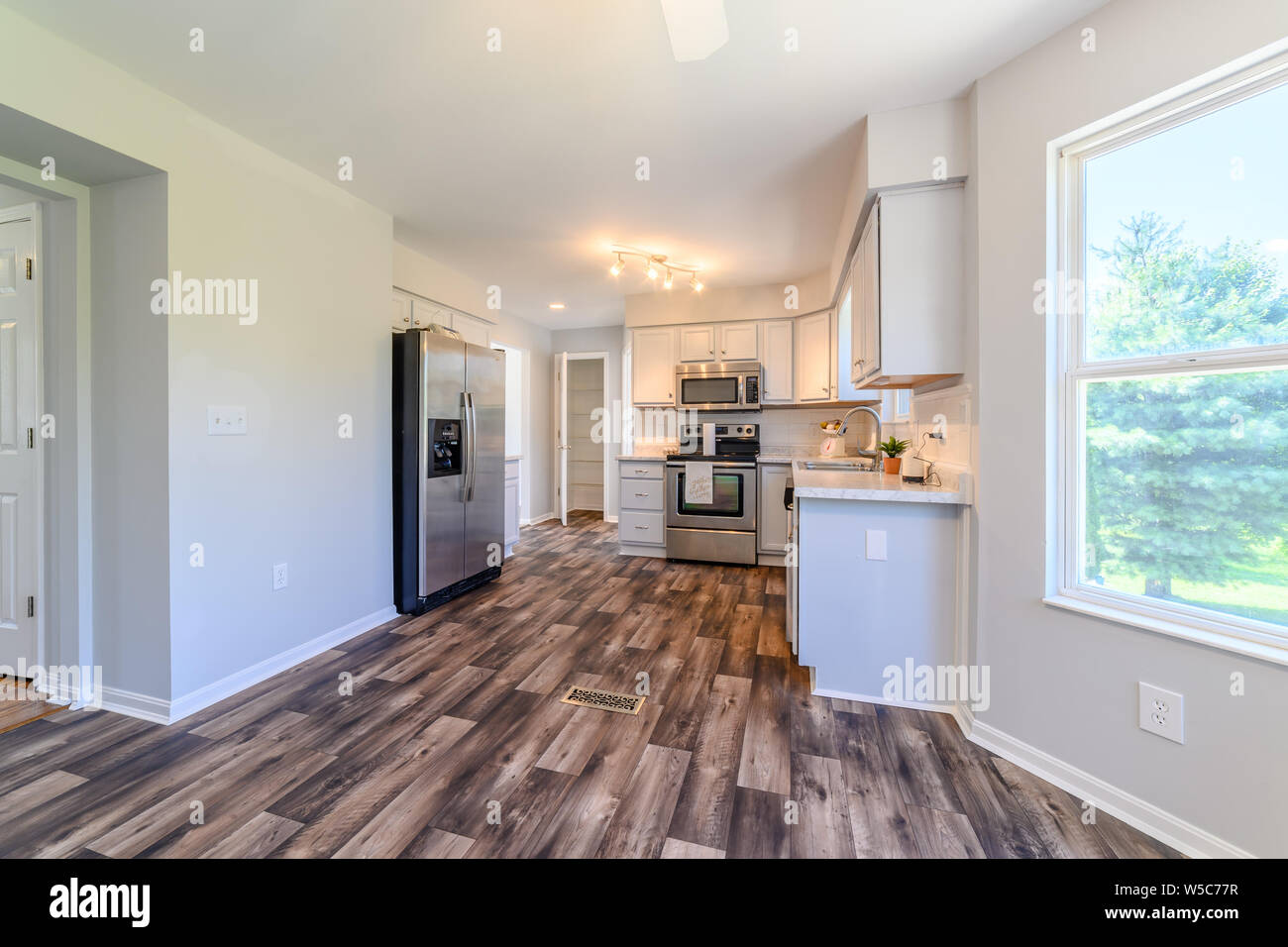 Upper class upper class suburban house hi-res stock photography and ...