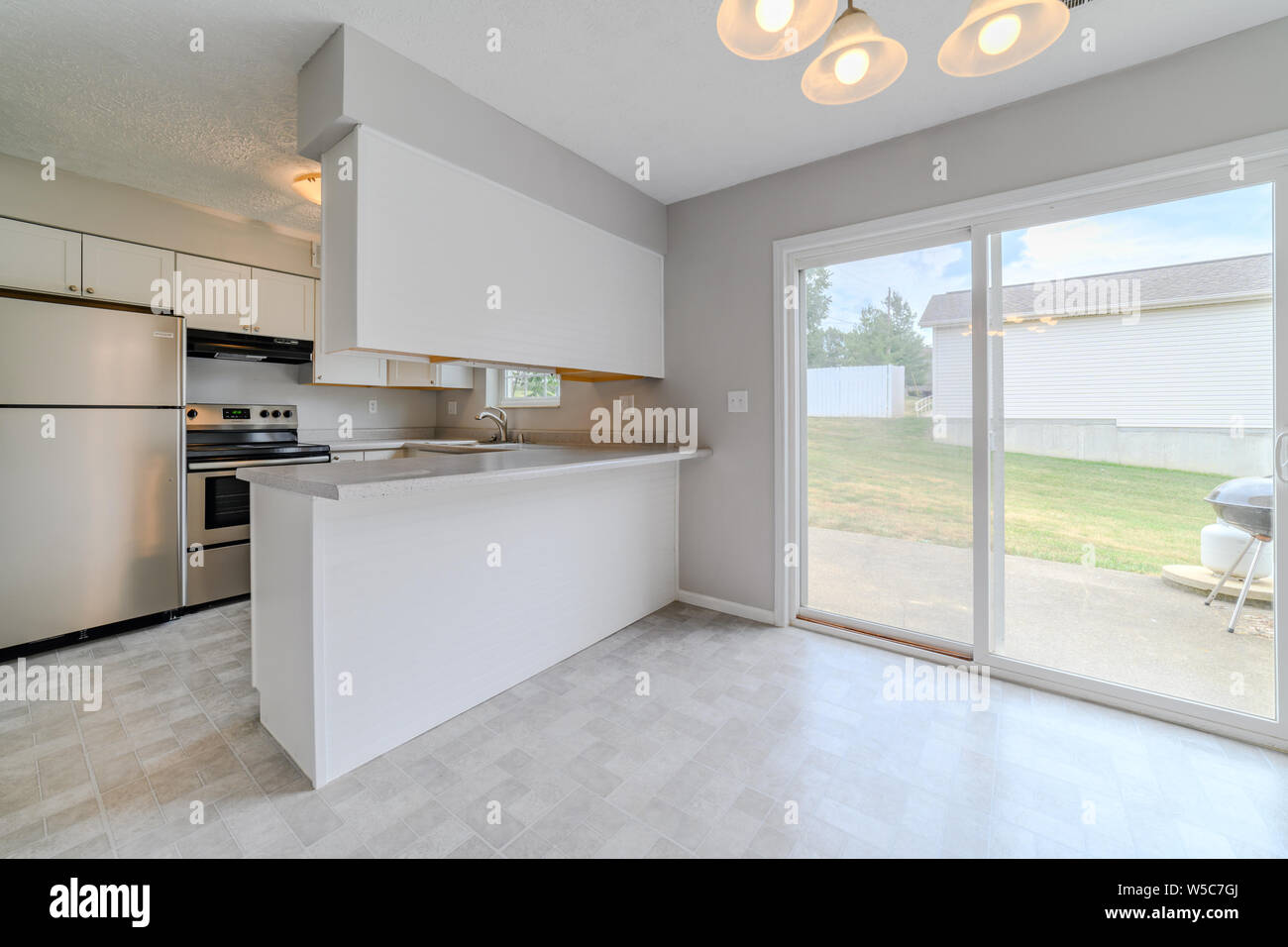 Small suburban house usa hi-res stock photography and images - Alamy