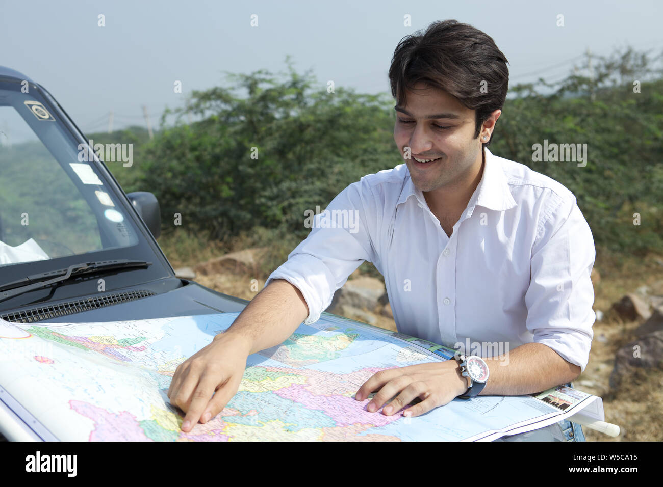 Map on bonnet car hi-res stock photography and images - Alamy