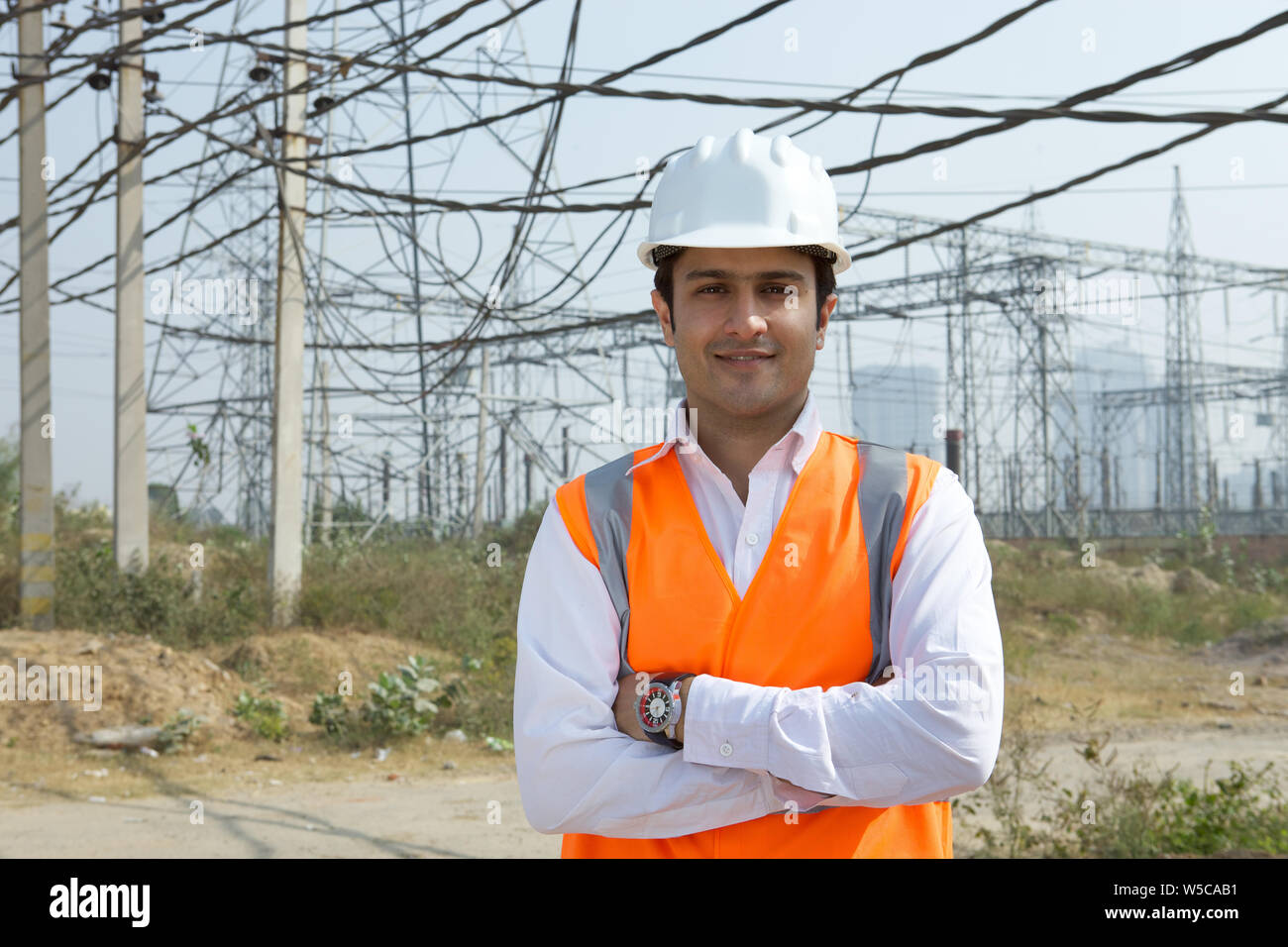 Engineer standing with arms crossed Stock Photo - Alamy