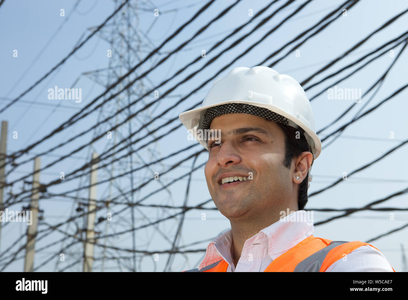 Indian male electrician hi-res stock photography and images - Alamy