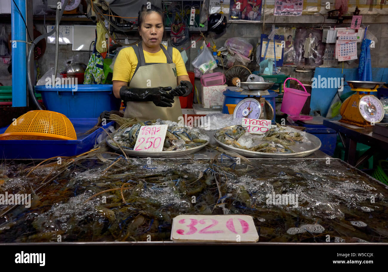 Females selling at market thailand hi-res stock photography and images ...