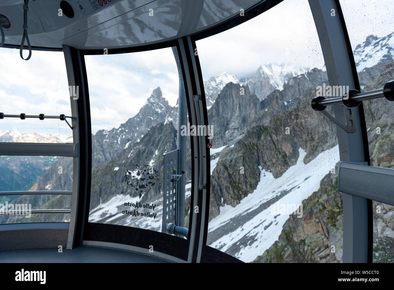 View of Integral de Peuterey ridge from inside the cable car (Skyway ...