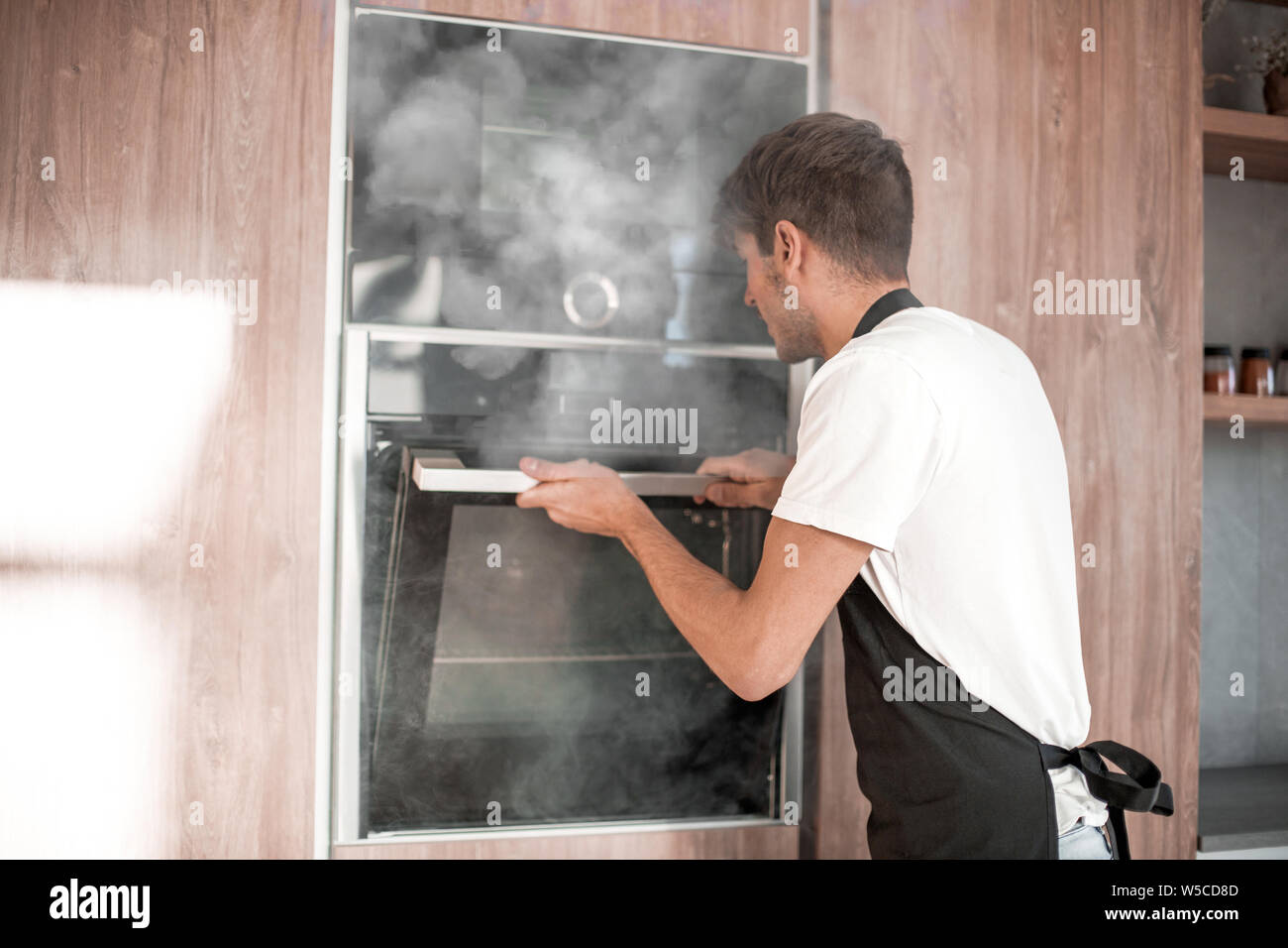Broken oven hi-res stock photography and images - Alamy