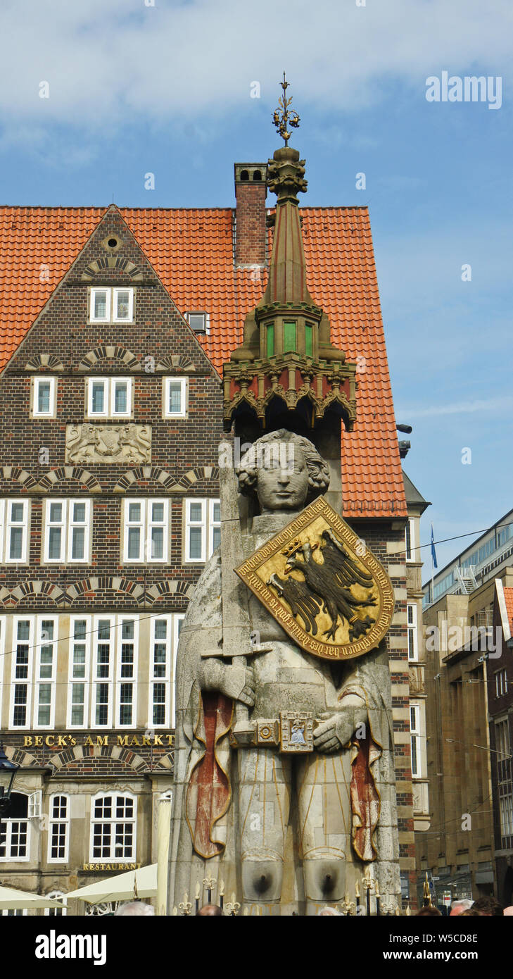 Front view of sculpture of the Bremen Roland on the main market square ...
