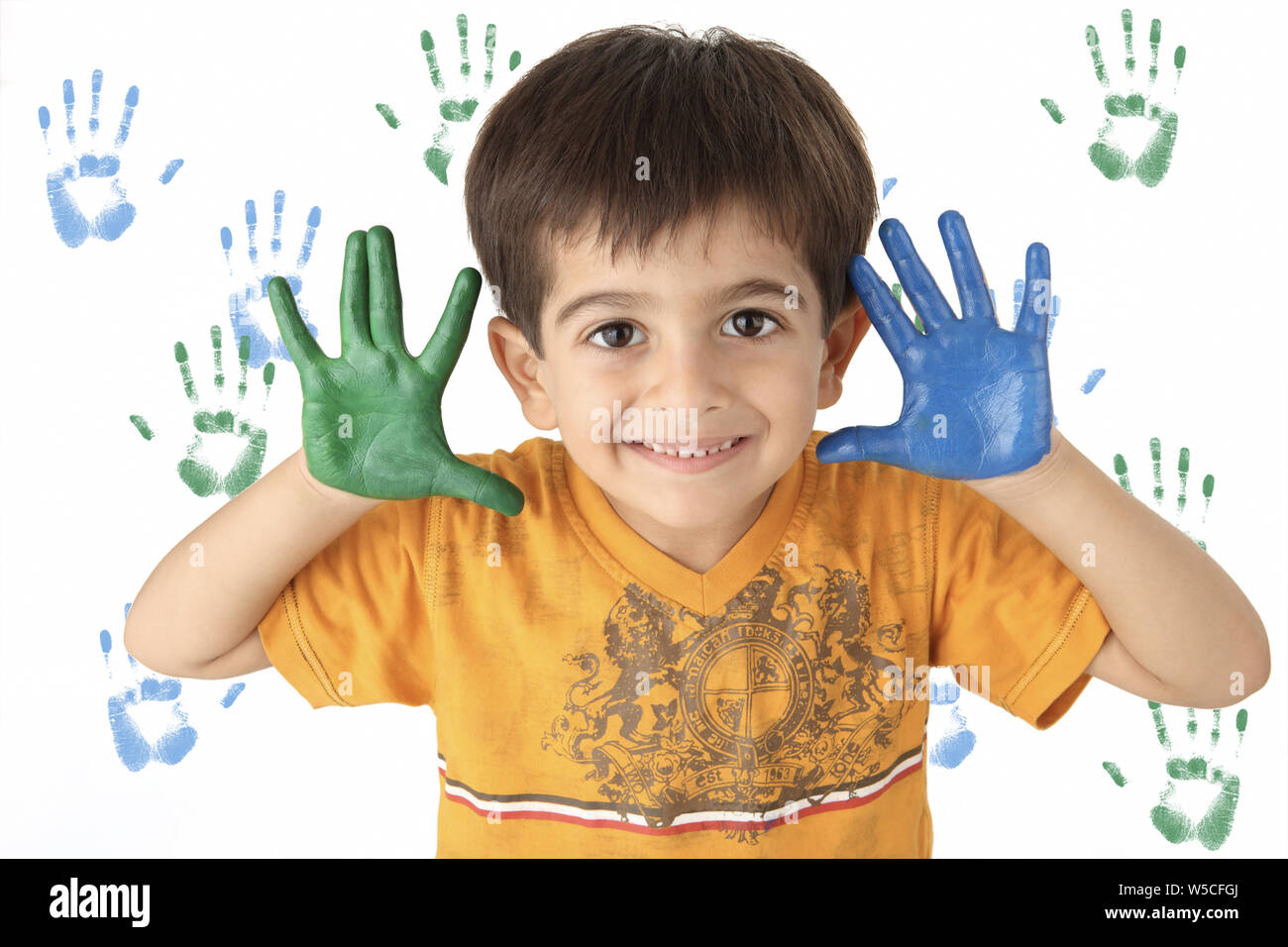 Child drawing hand only hi-res stock photography and images - Alamy