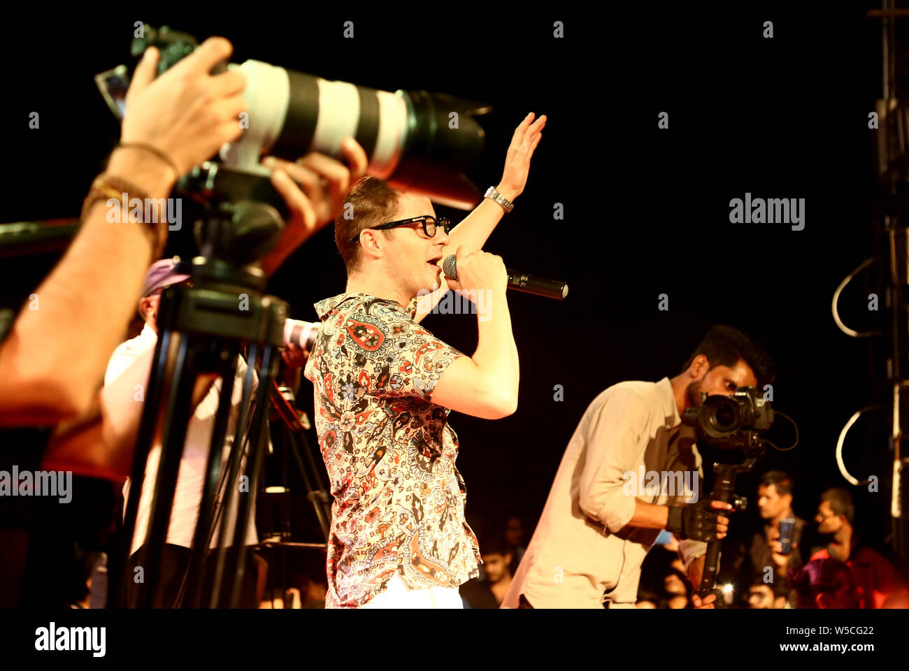 International singer hi-res stock photography and images - Alamy