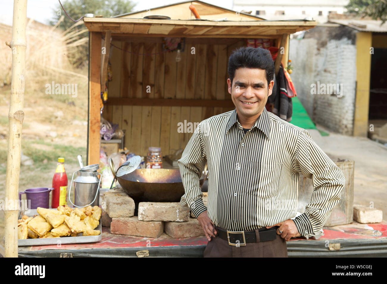 Man standing in front of a stall Stock Photo - Alamy