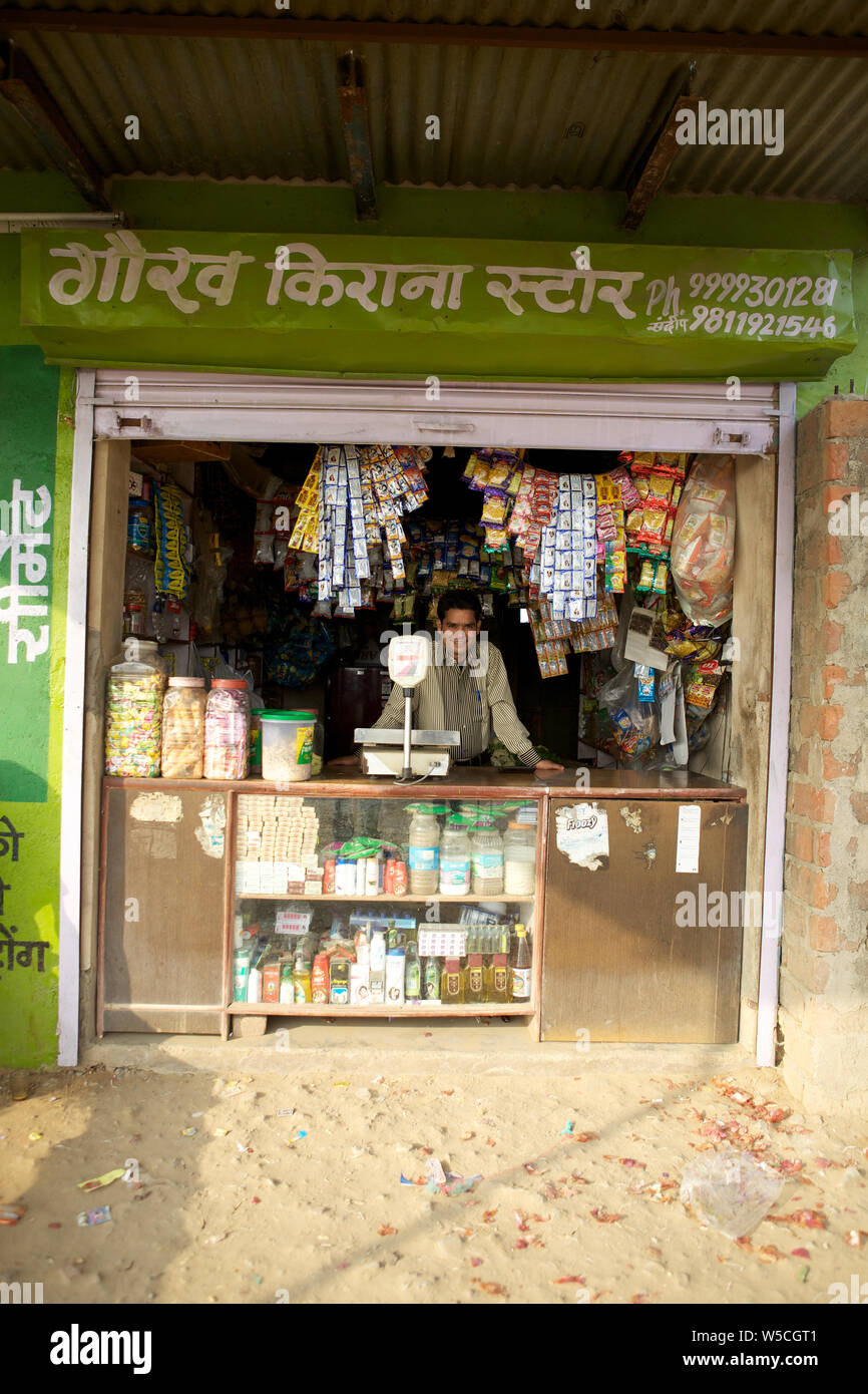 Shopkeeper in grocery shop Stock Photo - Alamy