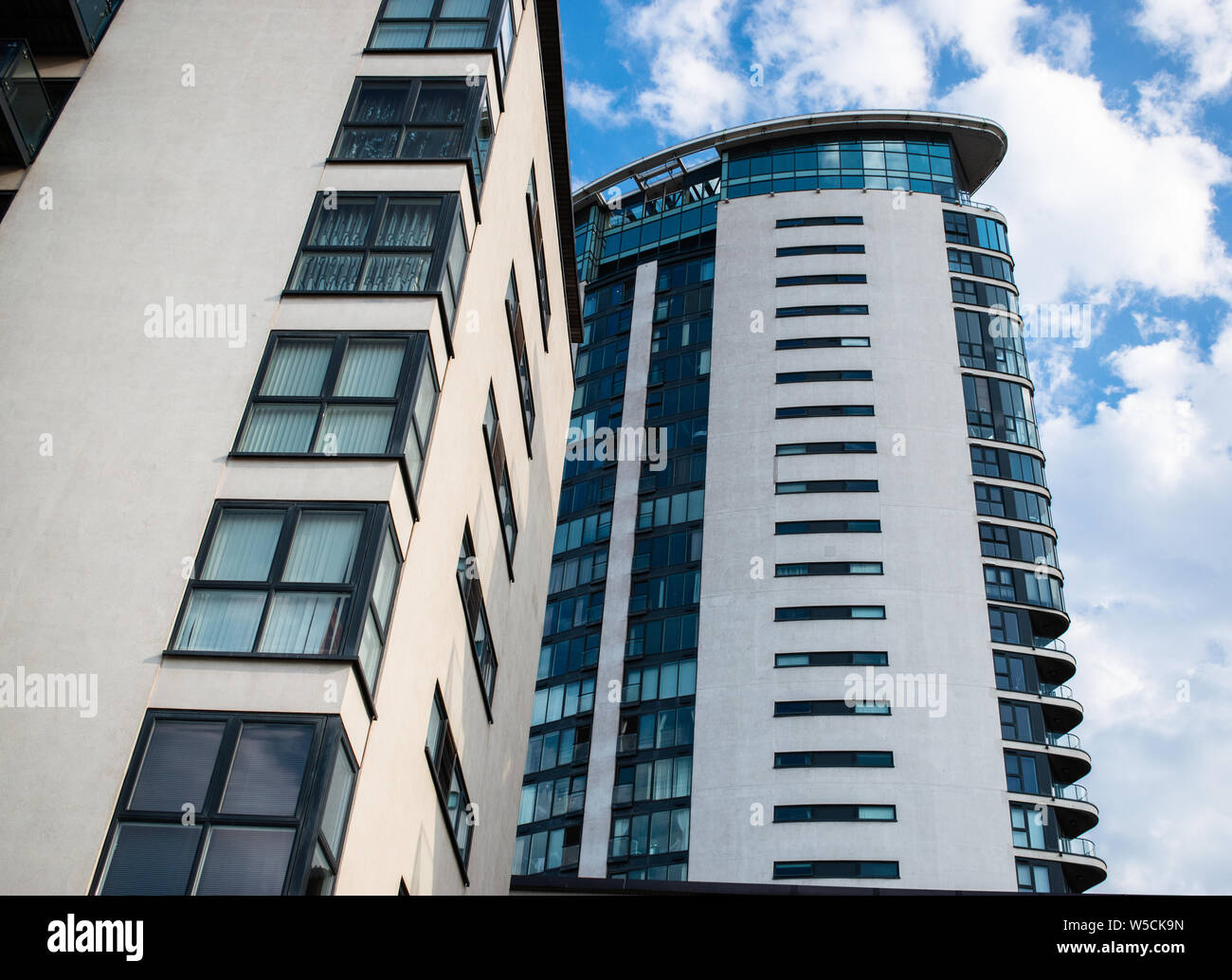 Luxury apartment and office tower hi-res stock photography and images ...