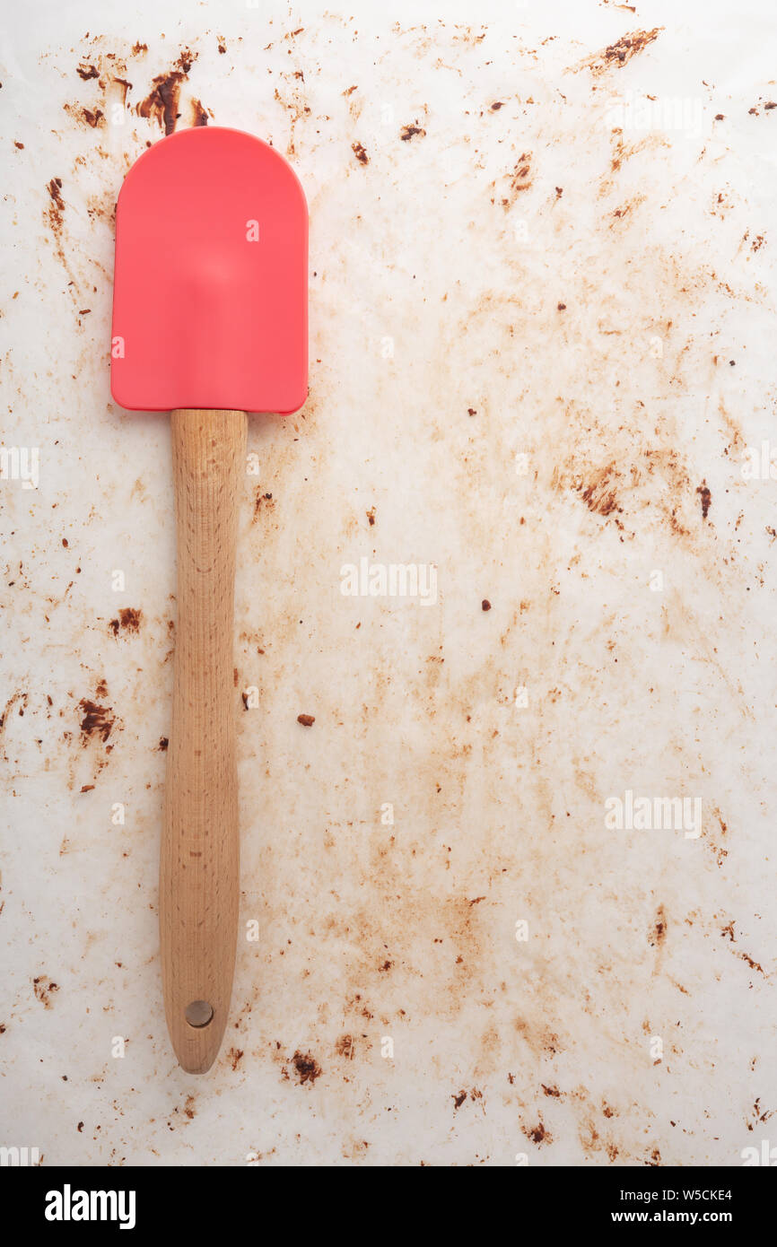 Spatula on baking paper with chocolate stain, top view Stock Photo - Alamy