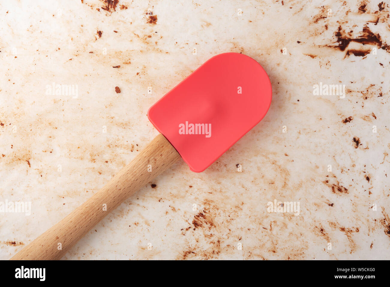 Spatula on baking paper with chocolate stain, top view Stock Photo - Alamy