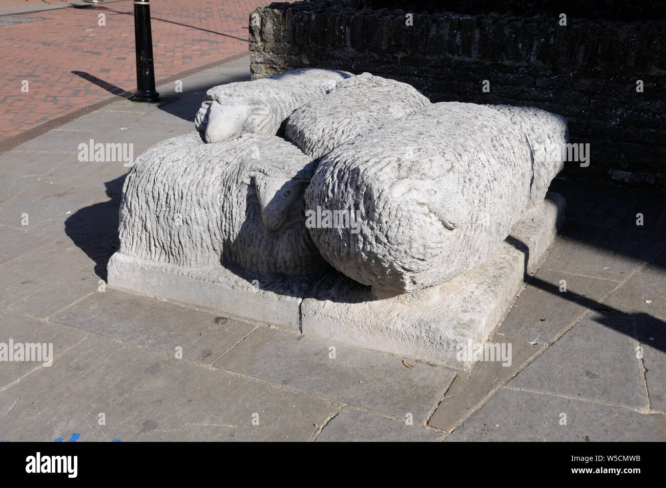 Sheep statue, Sheep Street Bicester, Oxfordshire Stock Photo - Alamy