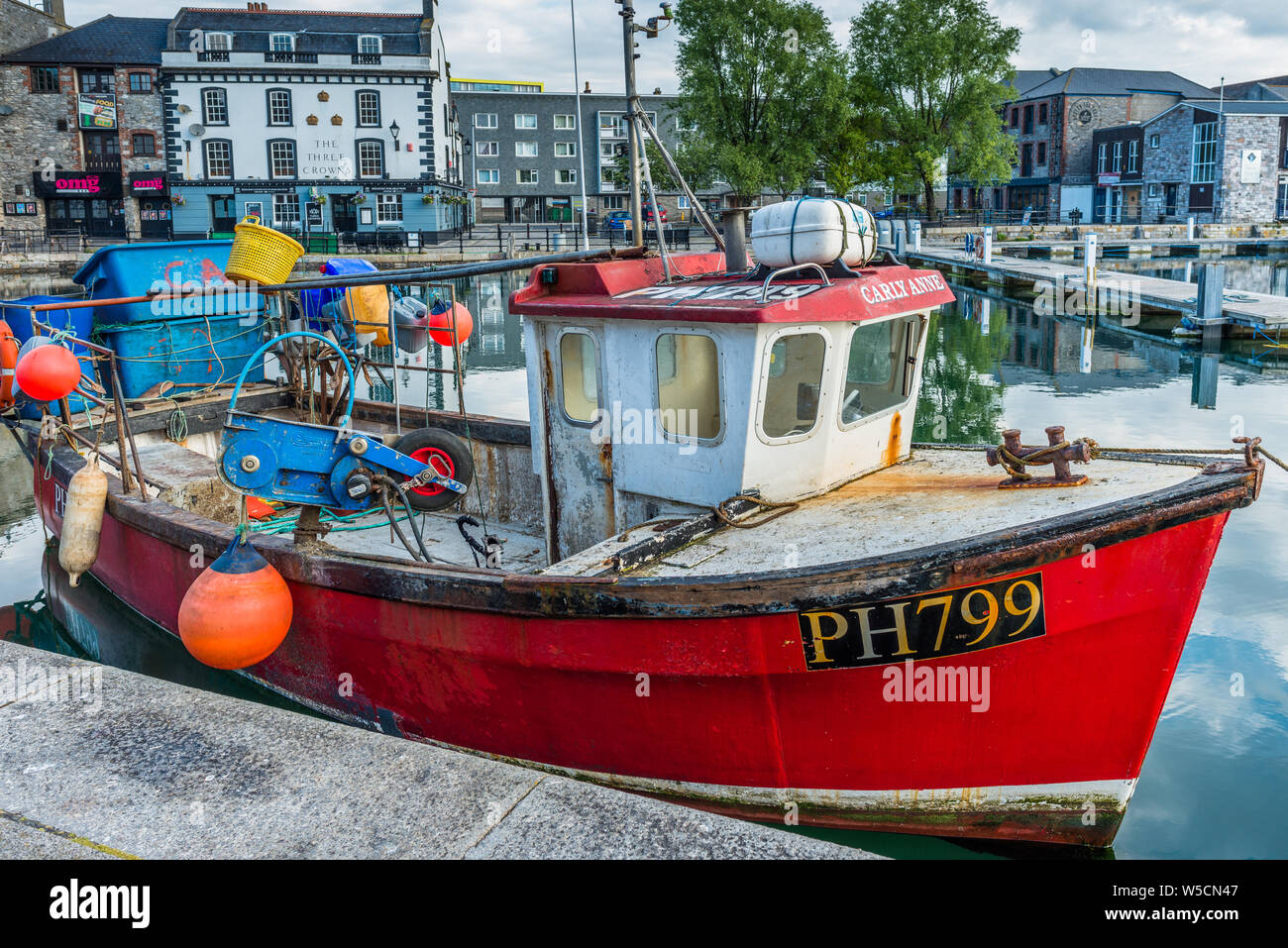 Little red fishing boat at Sutton Harbour, formerly known as Sutton ...