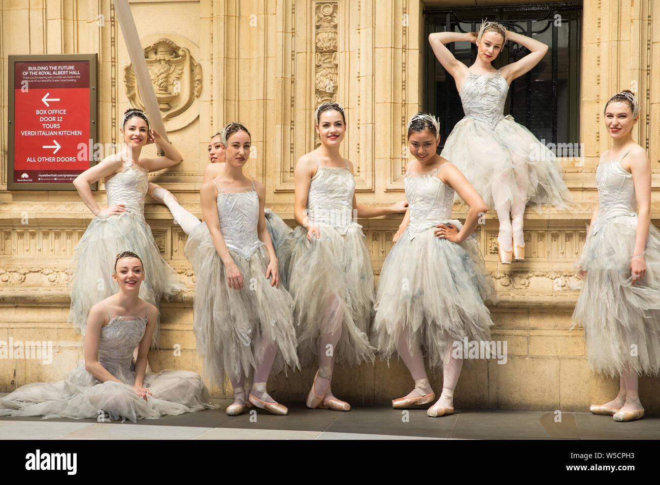 The nutcracker ballet london 2019 hi-res stock photography and images ...