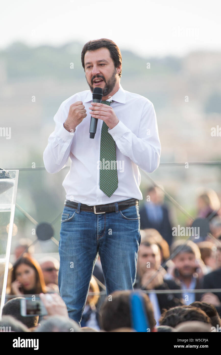 Salvini smile hi-res stock photography and images - Alamy