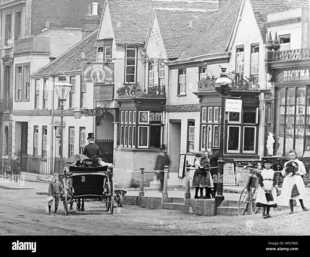 White horse inn hi-res stock photography and images - Alamy