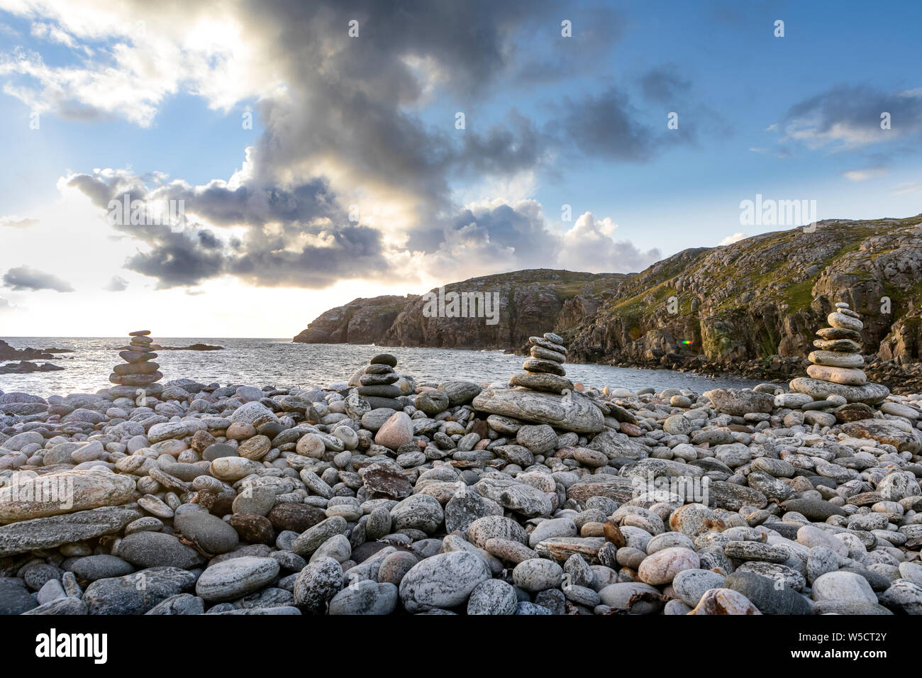 Pile of pebbles hi-res stock photography and images - Alamy