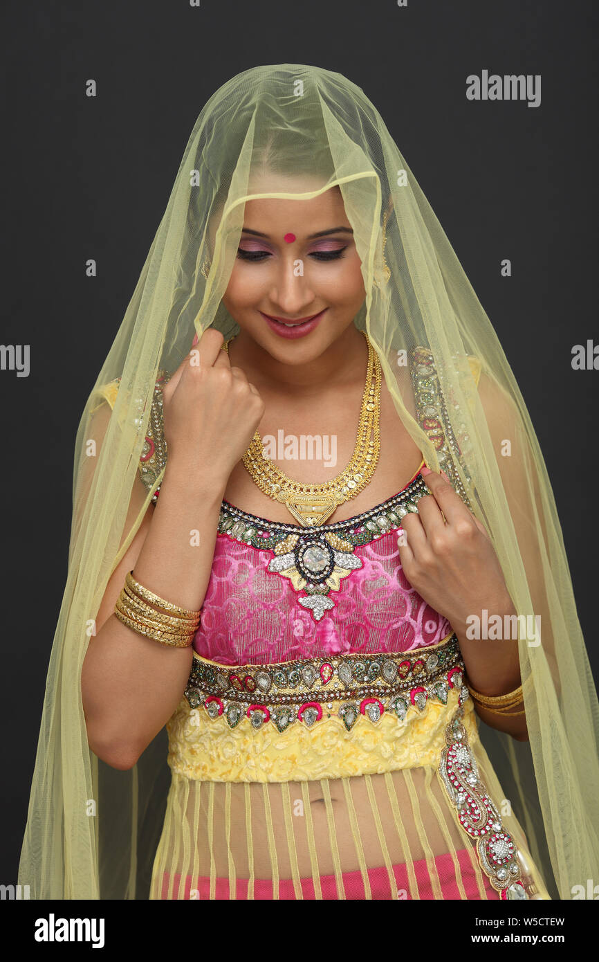 Indian Wedding Dress Veil High Resolution Stock Photography and Images ...