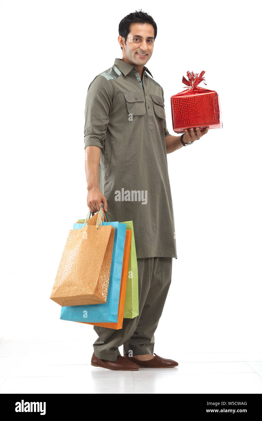 Muslim man with bag hi-res stock photography and images - Alamy