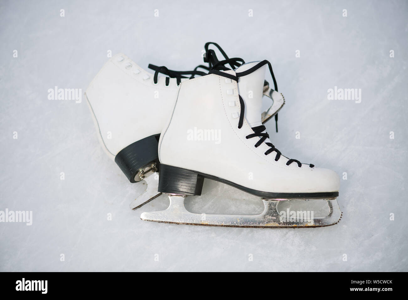 Adults ice skating hi-res stock photography and images - Alamy