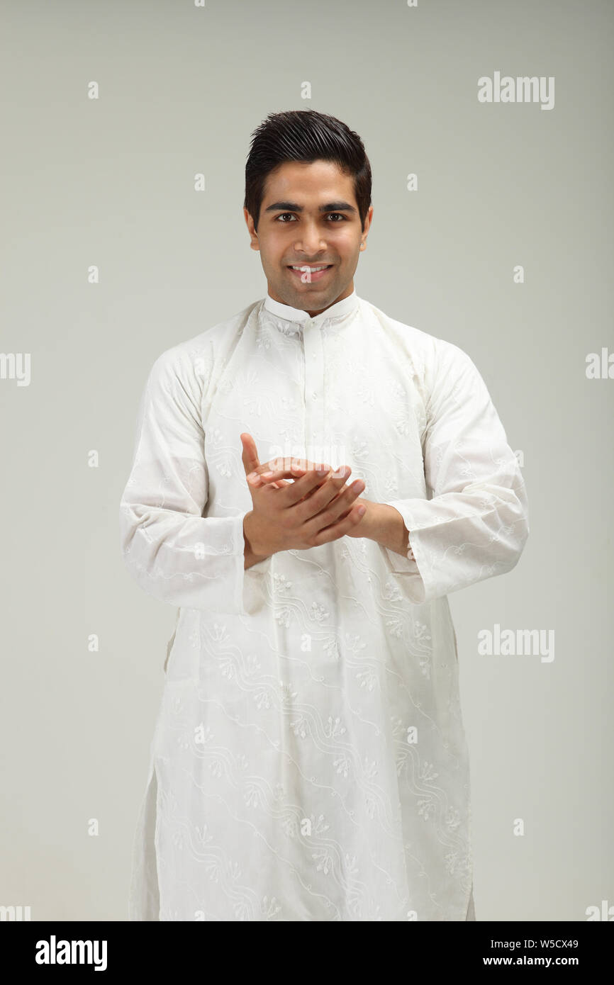 Man clapping and smiling Stock Photo - Alamy