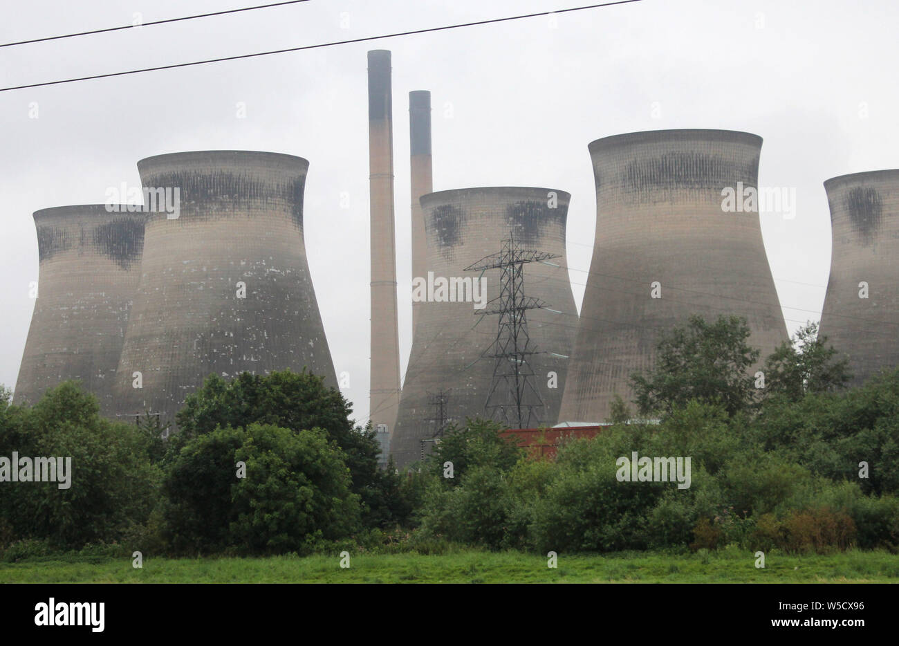 Controlled explosion brings down cooling tower at ferrybridge power ...