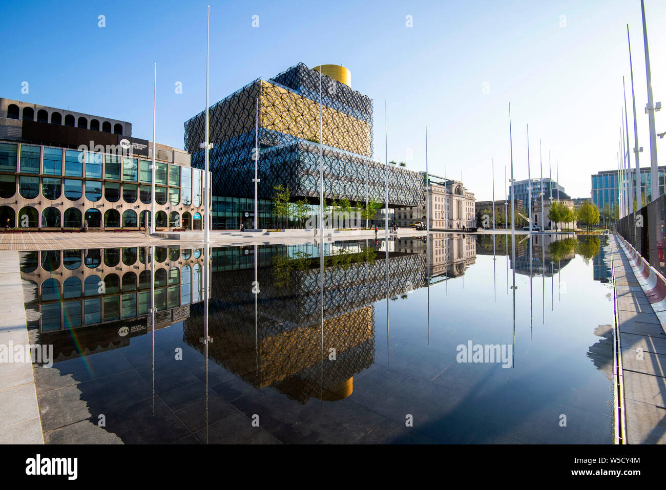 Birmingham water feature hi-res stock photography and images - Alamy