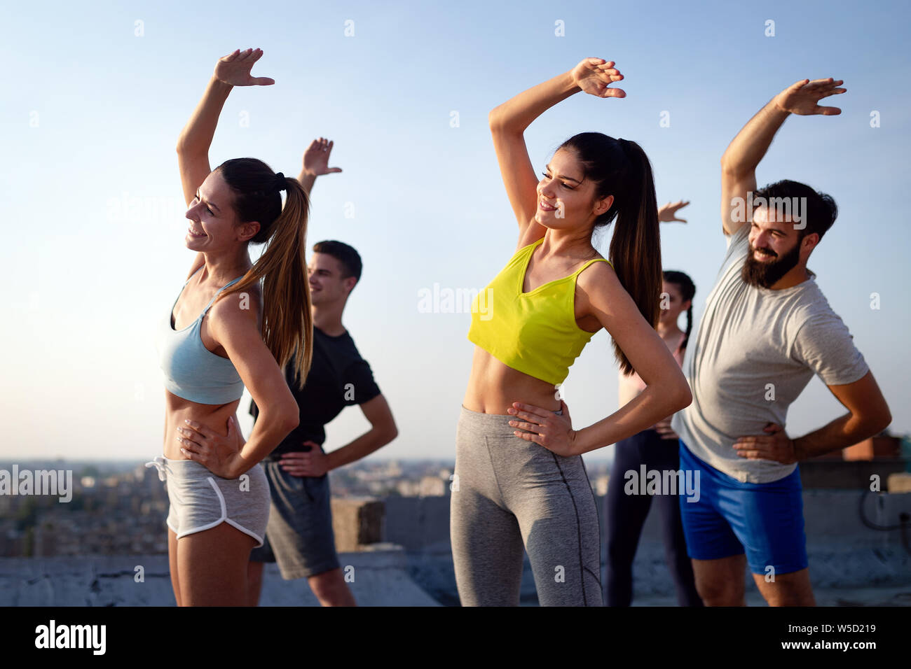 Sporty people hi-res stock photography and images - Alamy