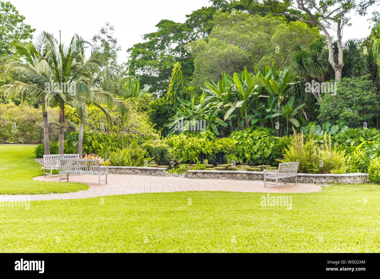Beautiful park landscaped formal hi-res stock photography and images ...