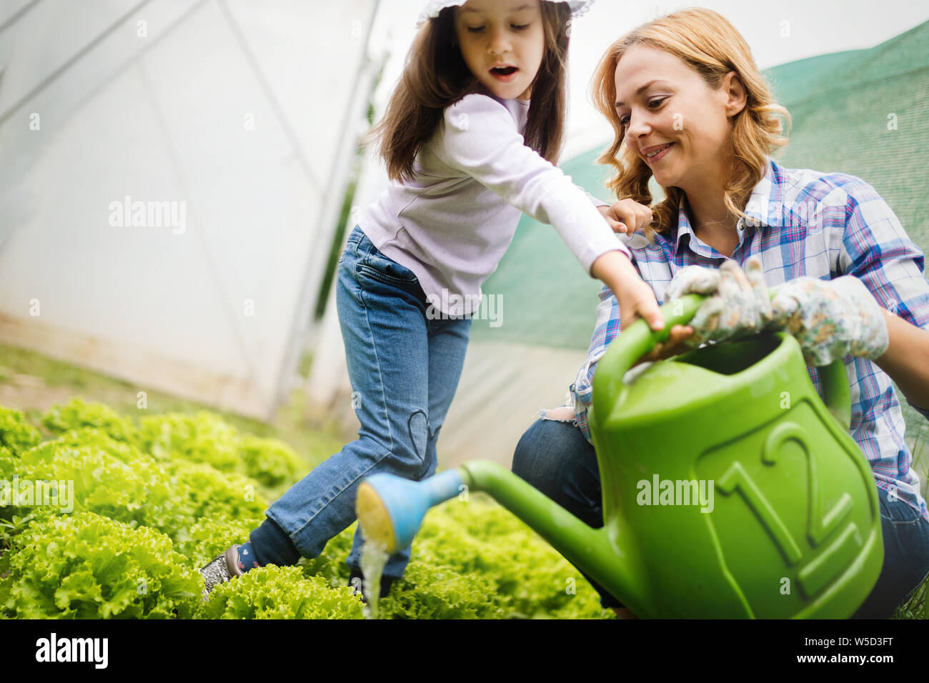 Growing family hi-res stock photography and images - Alamy