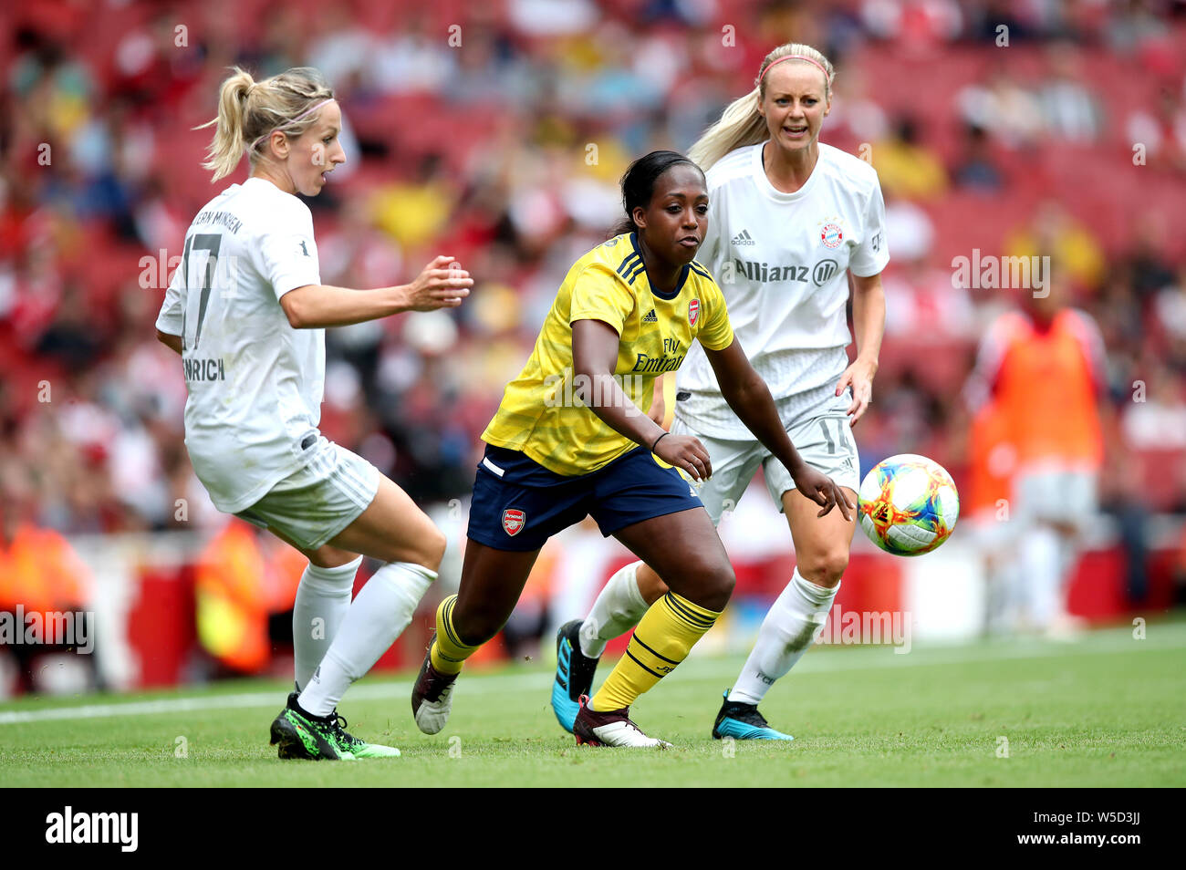 Arsenal's Danielle Carter (centre) in action as Bayern Munich's Kathrin ...