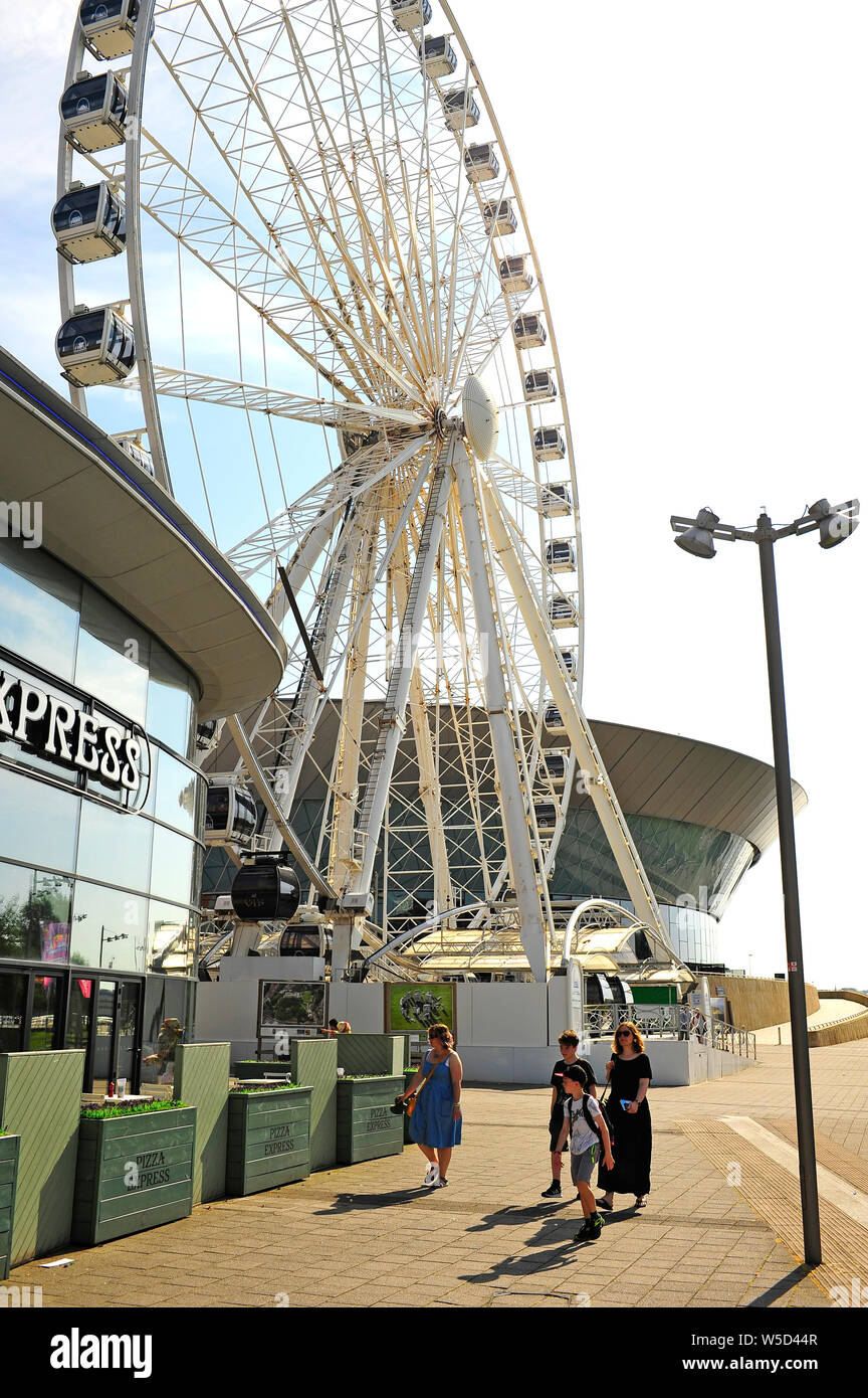 Diners arriving at the Pizza Express restaurant on Liverpool waterfront ...