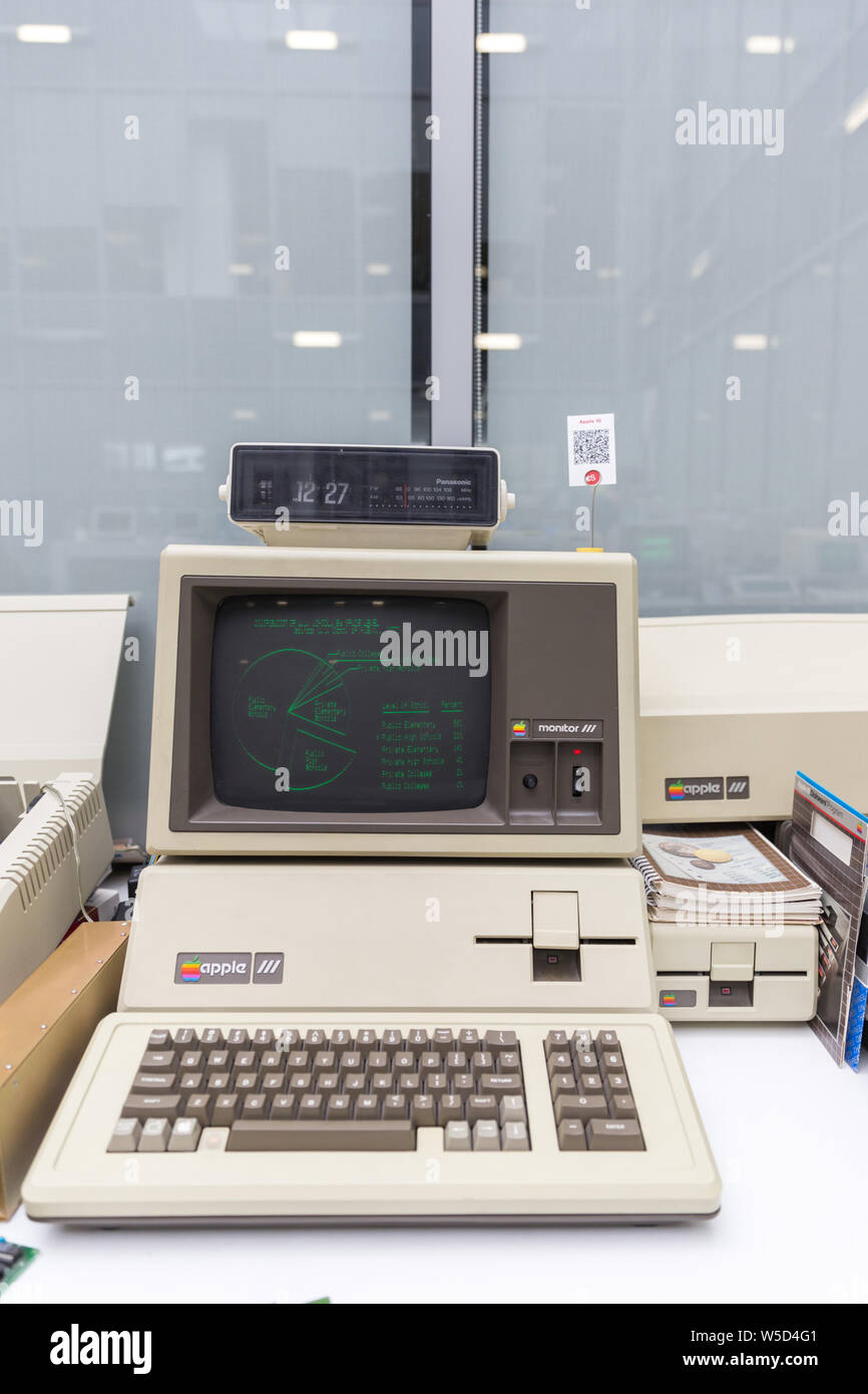 MOSCOW, RUSSIA - JUNE 11, 2018: Old original Apple Mac computer in ...