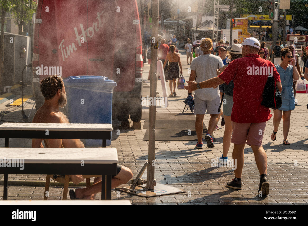 Mist cooling system hi-res stock photography and images - Alamy