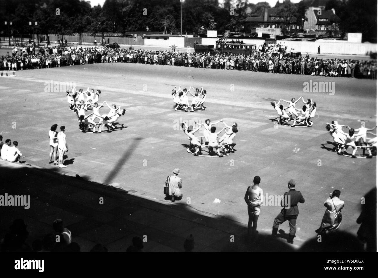 1943 berlin sport hi-res stock photography and images - Alamy