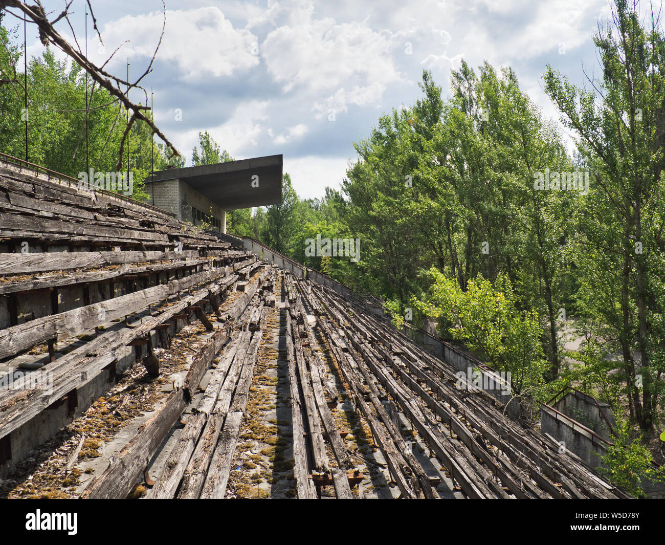 Ruined stadium hi-res stock photography and images - Alamy