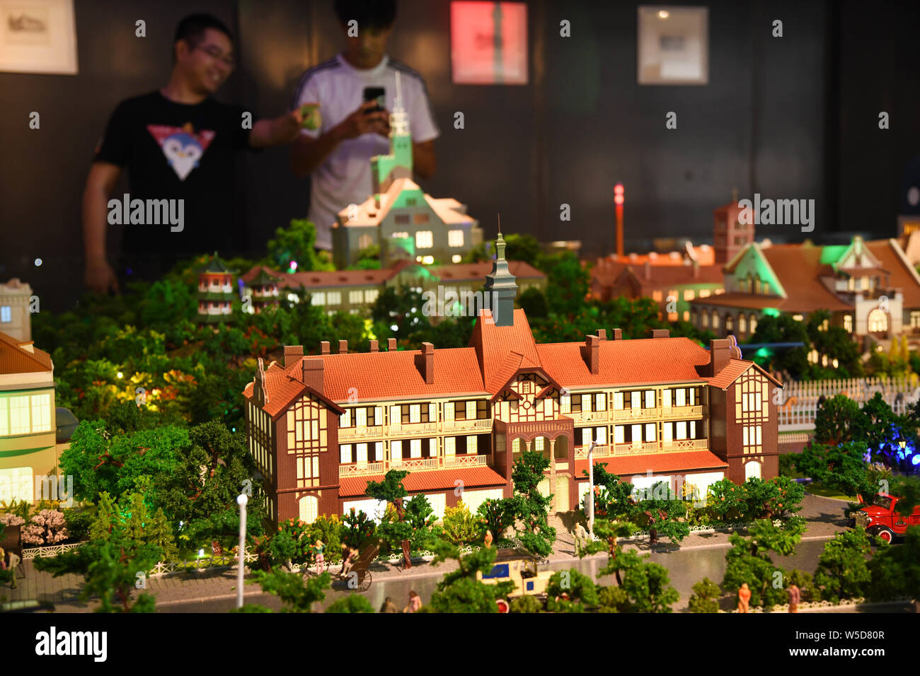 Mini models hi-res stock photography and images - Alamy