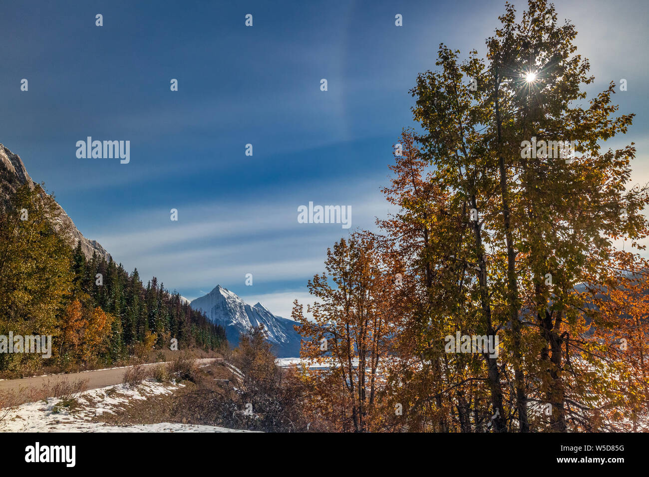 Halo effect near Pyramid Lake with mountains reflection at Jasper ...